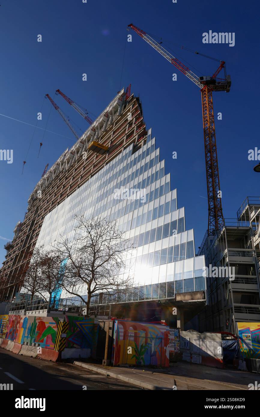 TRIANGLE TOWER PARIS Stock Photo - Alamy