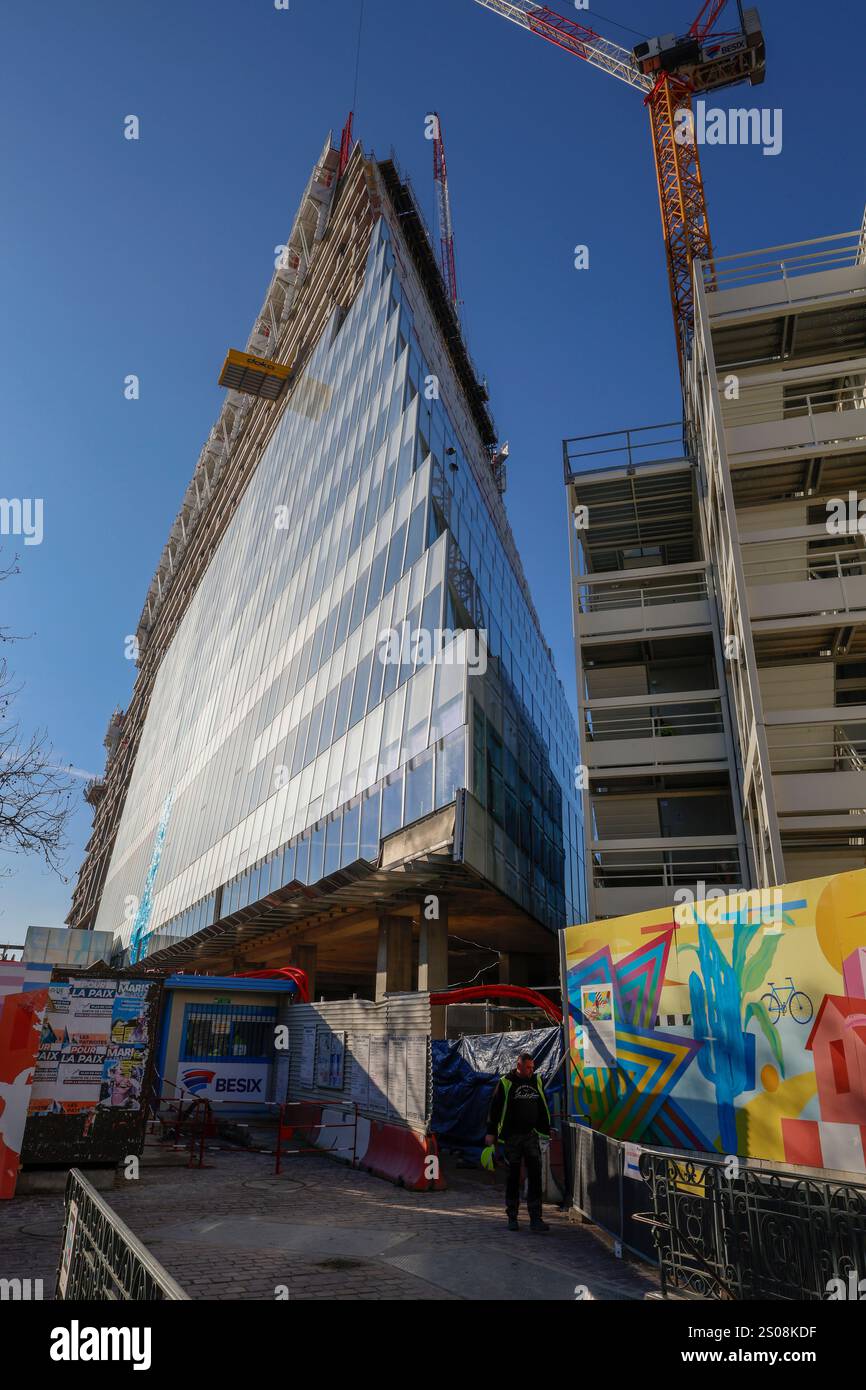 TRIANGLE TOWER PARIS Stock Photo - Alamy