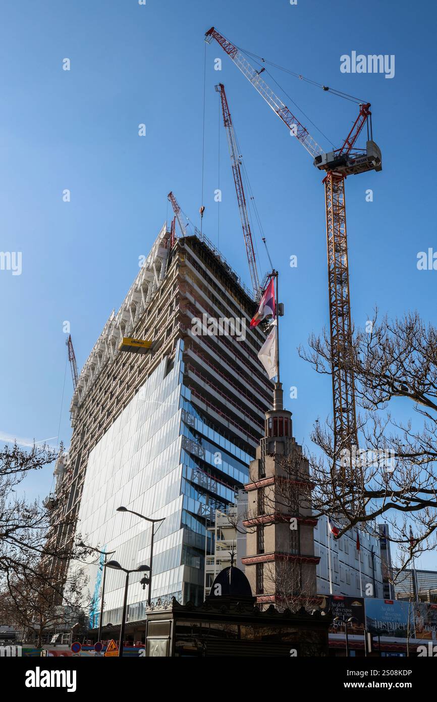 TRIANGLE TOWER PARIS Stock Photo - Alamy