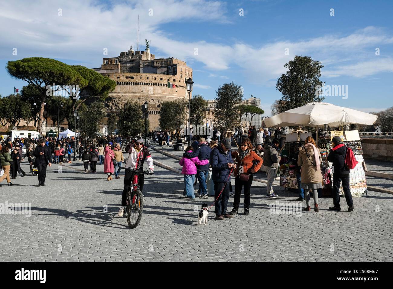 Roma, Italia. 26th Dec, 2024. La nuova area pedonale di Piazza Pia ...