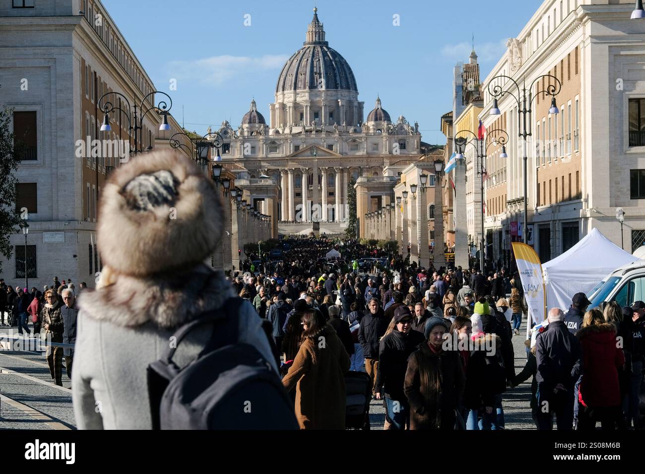 Roma, Italia. 26th Dec, 2024. La nuova area pedonale di Piazza Pia, via ...
