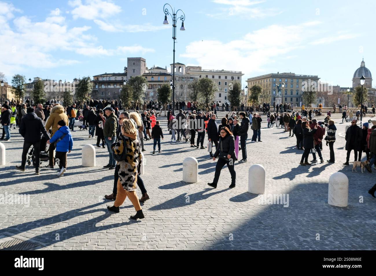 Roma, Italia. 26th Dec, 2024. La nuova area pedonale di Piazza Pia ...