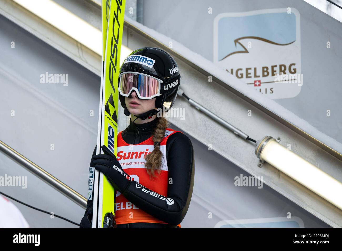 Ingvild Synnoeve Midtskogen (Norwegen) vor dem Sprung auf der Schanze ...