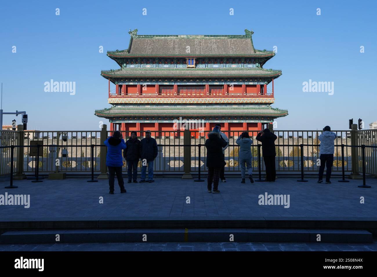 (241226) -- BEIJING, Dec. 26, 2024 (Xinhua) -- People take photos of ...