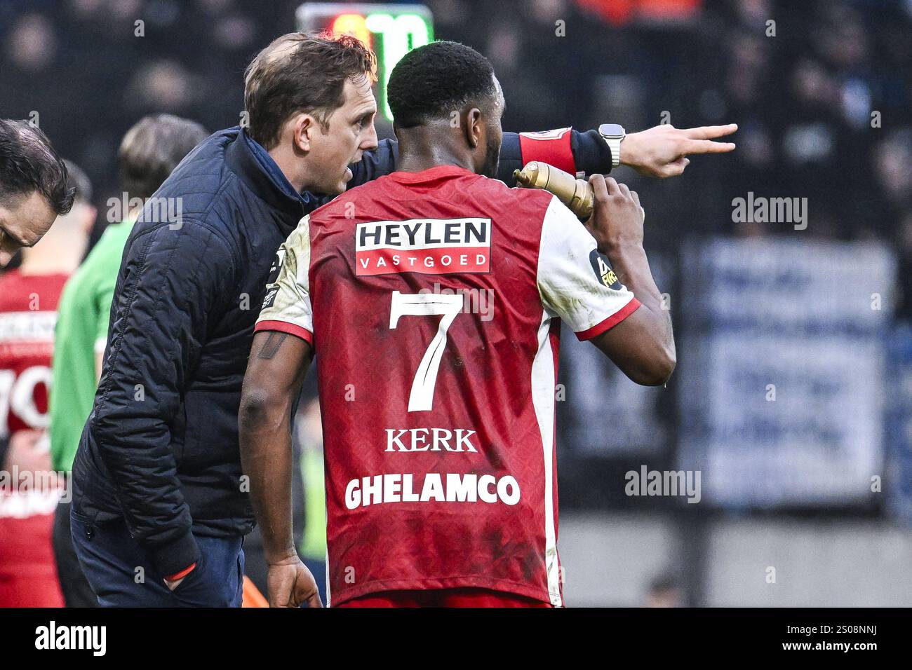 Antwerpen, Belgium. 26th Dec, 2024. Antwerp's head coach Jonas De Roeck ...
