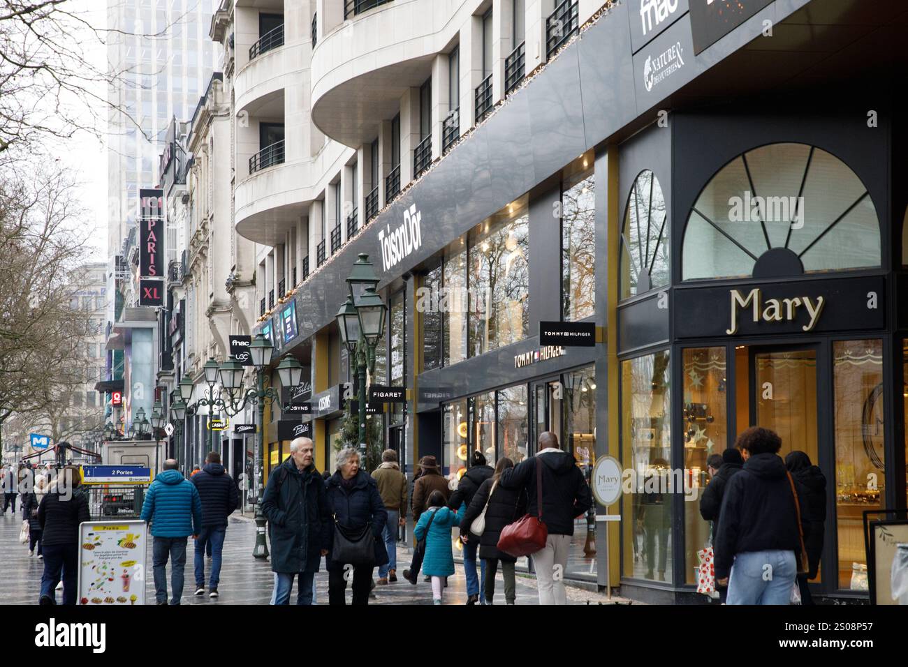 Brussels, Belgium. 26th Dec, 2024. People walk through the Avenue de la ...
