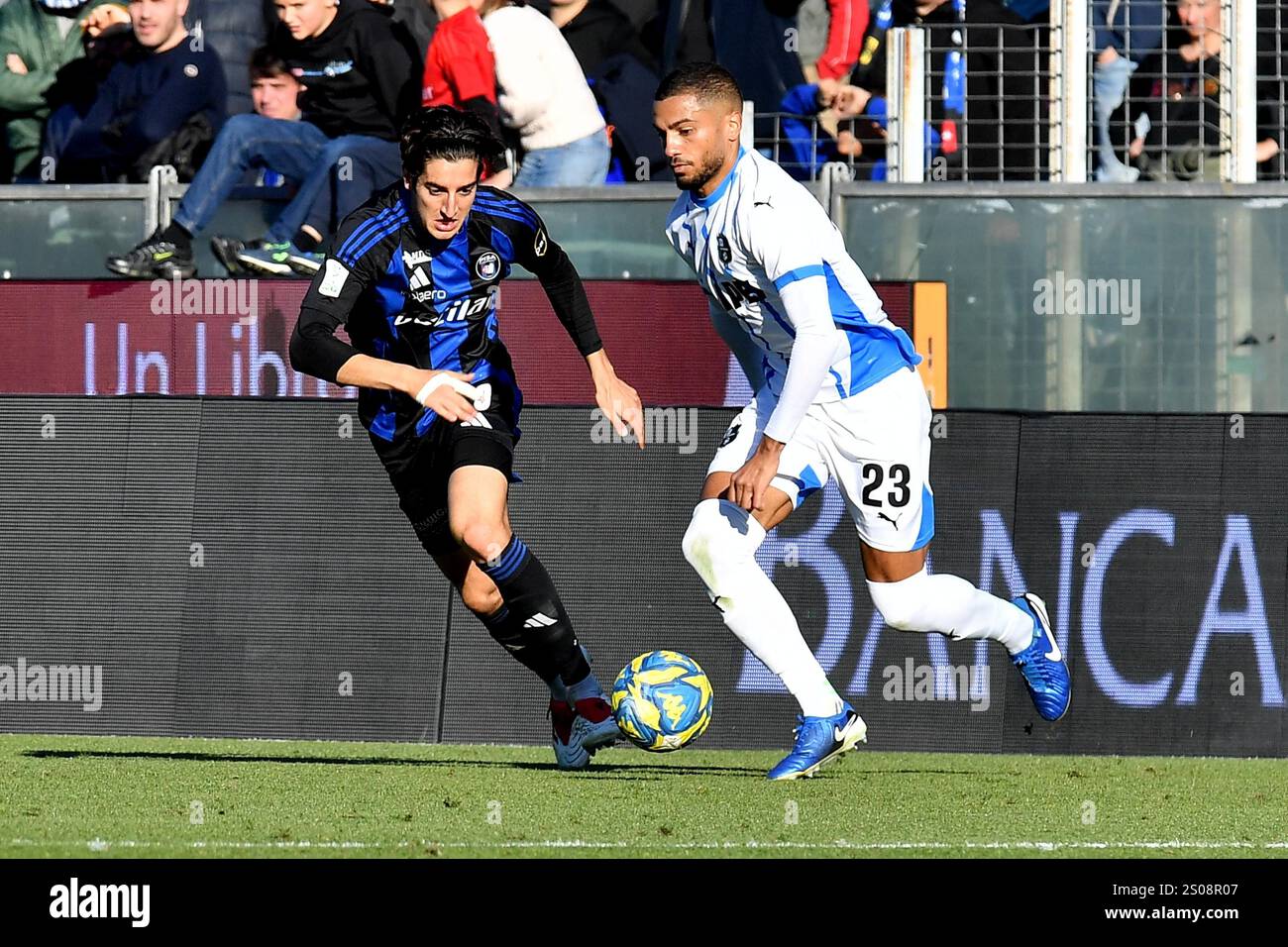 Pisa, Italy. 26th Dec, 2024. Jeremy Isaiah Richard Toljan (Sassuolo) thwarted by Samuele Angori ...