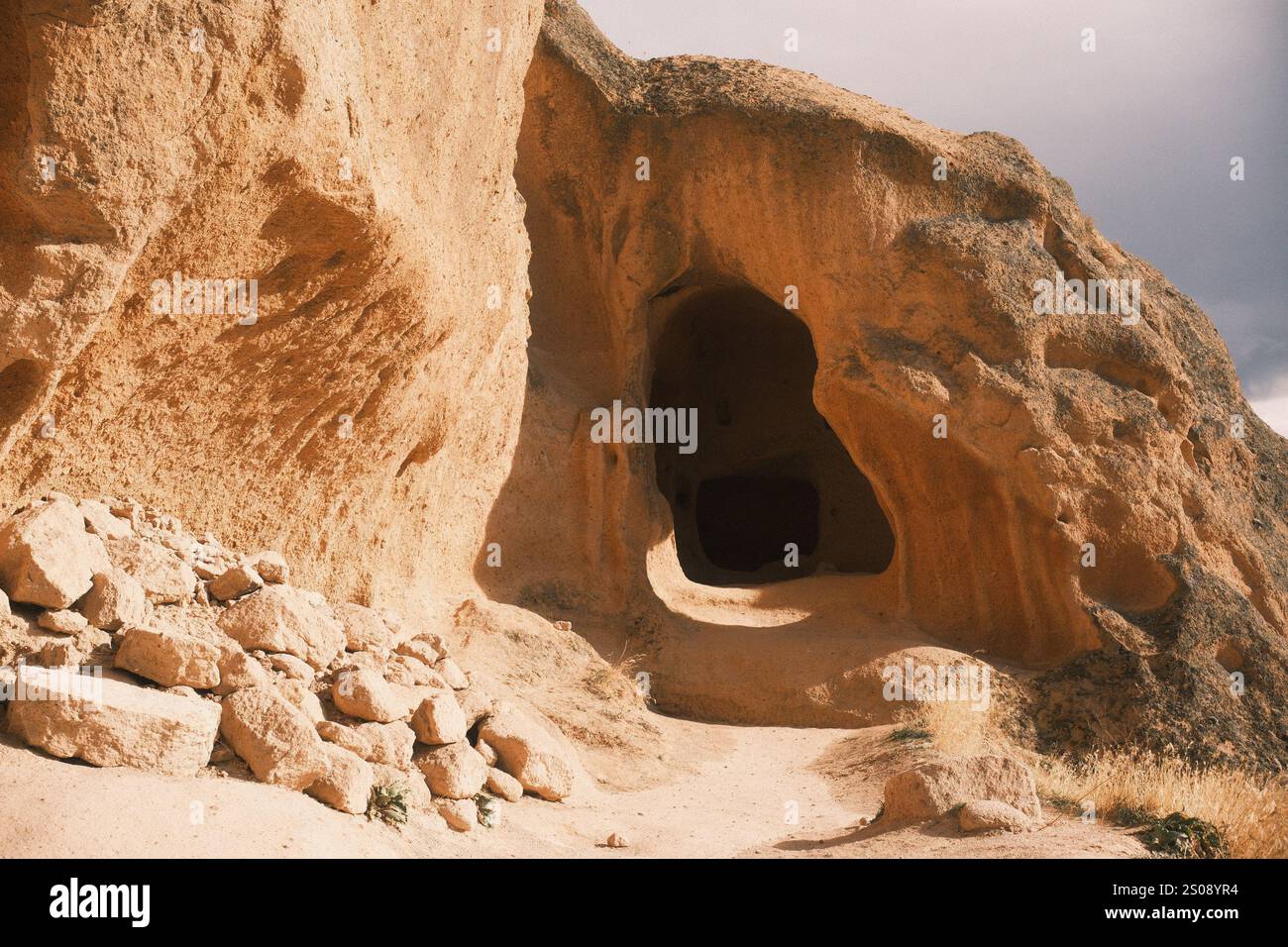 The beauty of natural volcanic rock cave formations in Cappadocia ...