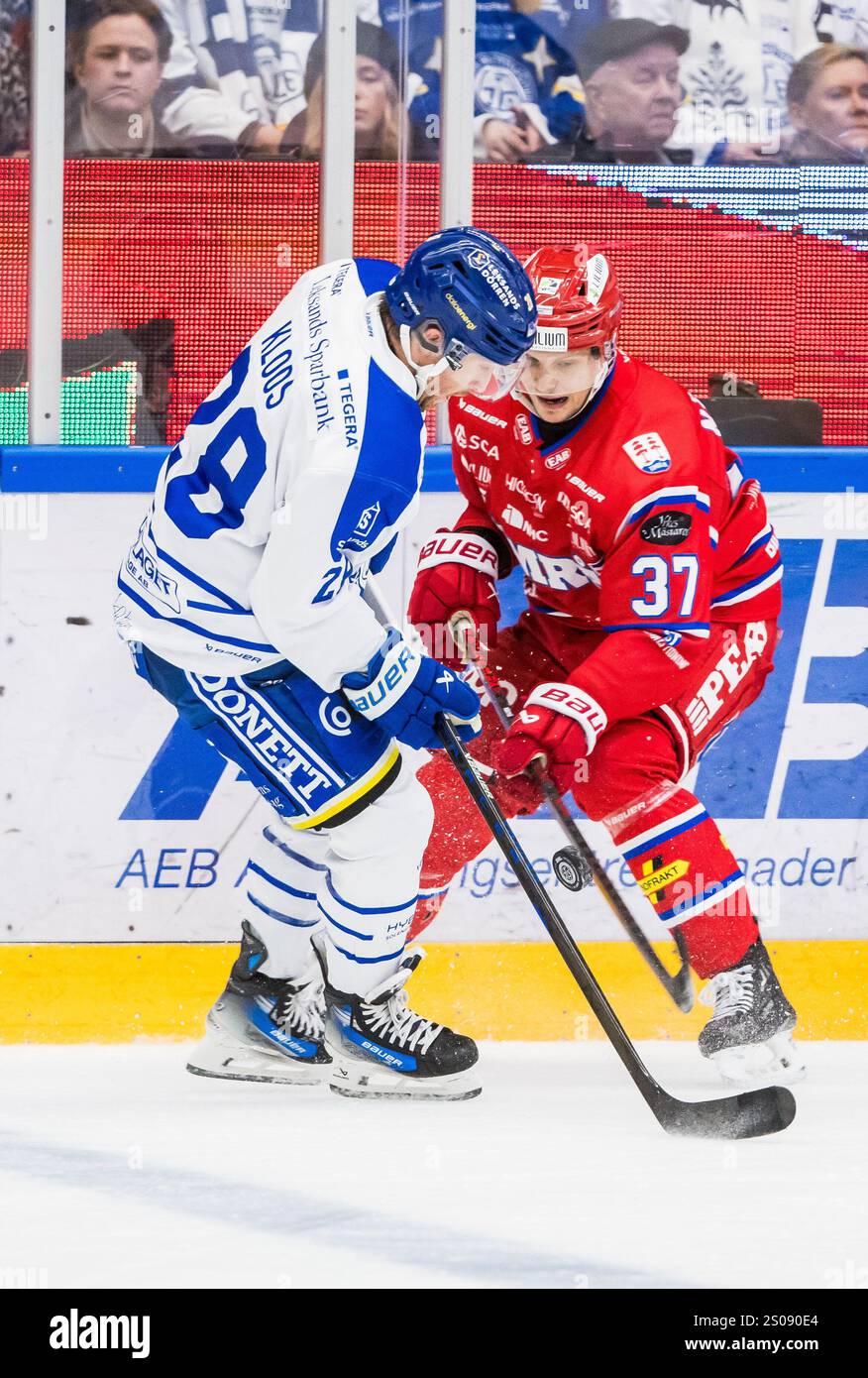 Leksand, Sverige. 26th Dec, 2024. 241226 Leksands Justin Glenn Kloos och Timrås Kristian Näkyvä ...