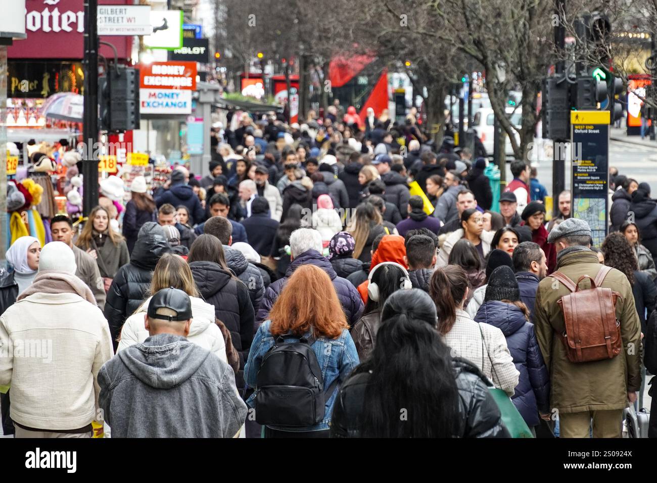London, UK. 26th Dec, 2024. Boxing Day shoppers on Oxford Street ...