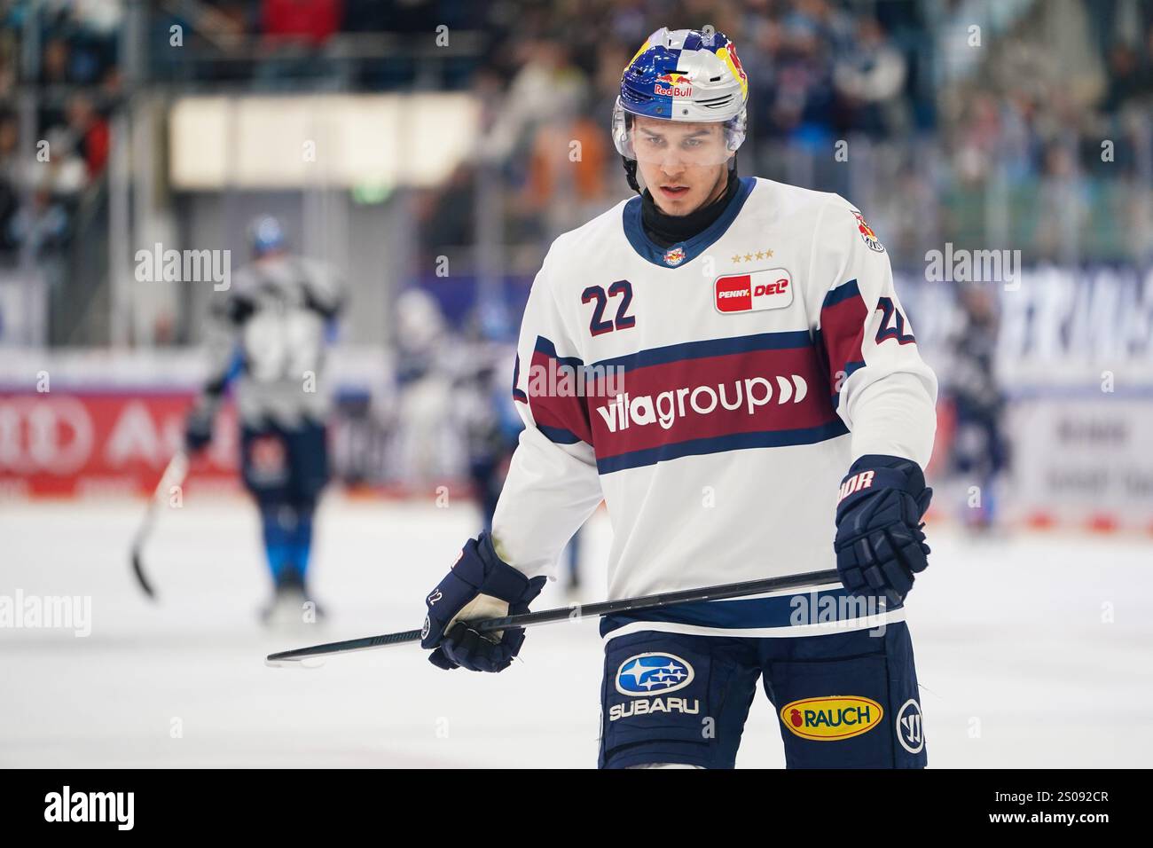 Jakob Weber (EHC Red Bull Muenchen, #22) beim Aufwaermen, Warm Up vor ...