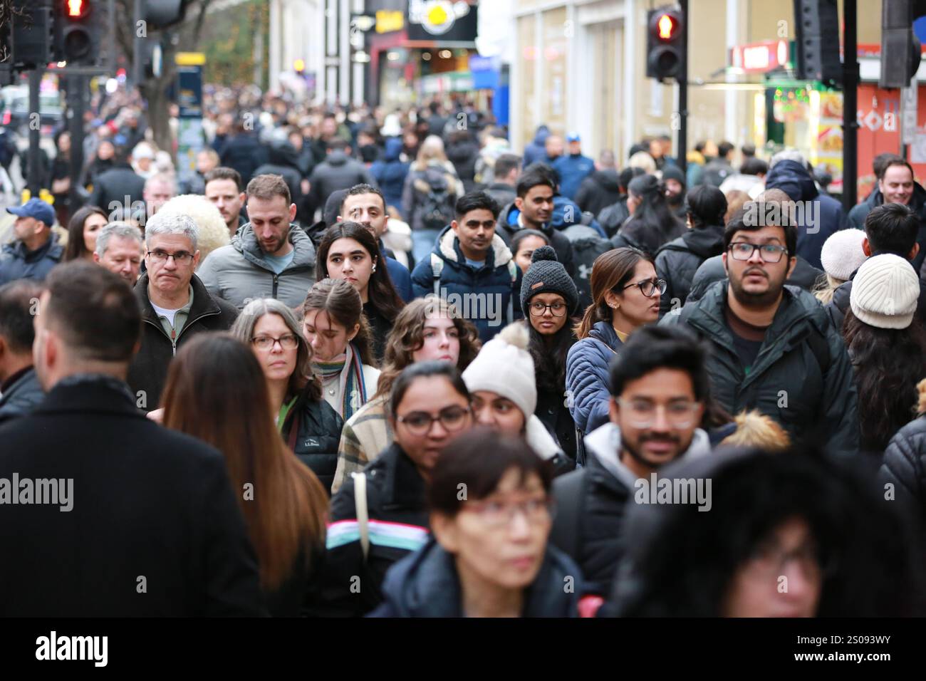 London, UK. 26 December 2024. Crowds of shoppers during the Boxing Day ...