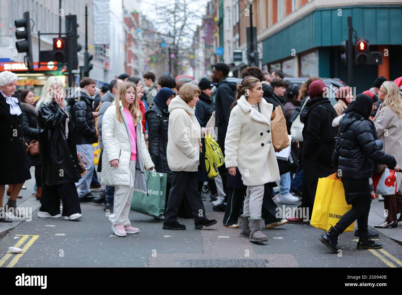 London, UK. 26 December 2024. Crowds of shoppers during the Boxing Day ...