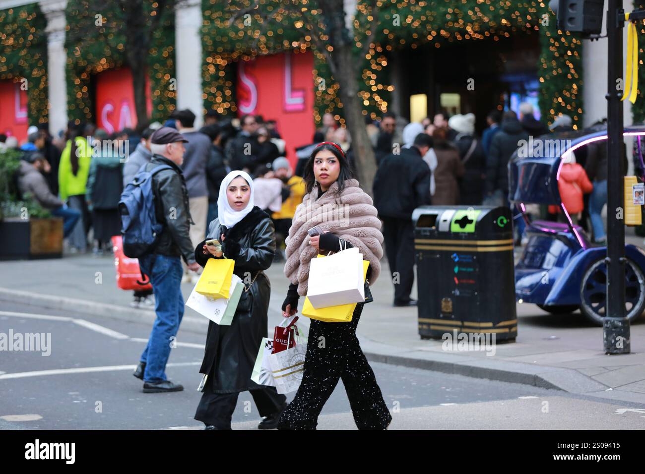 London, UK. 26 December 2024. Crowds of shoppers during the Boxing Day ...