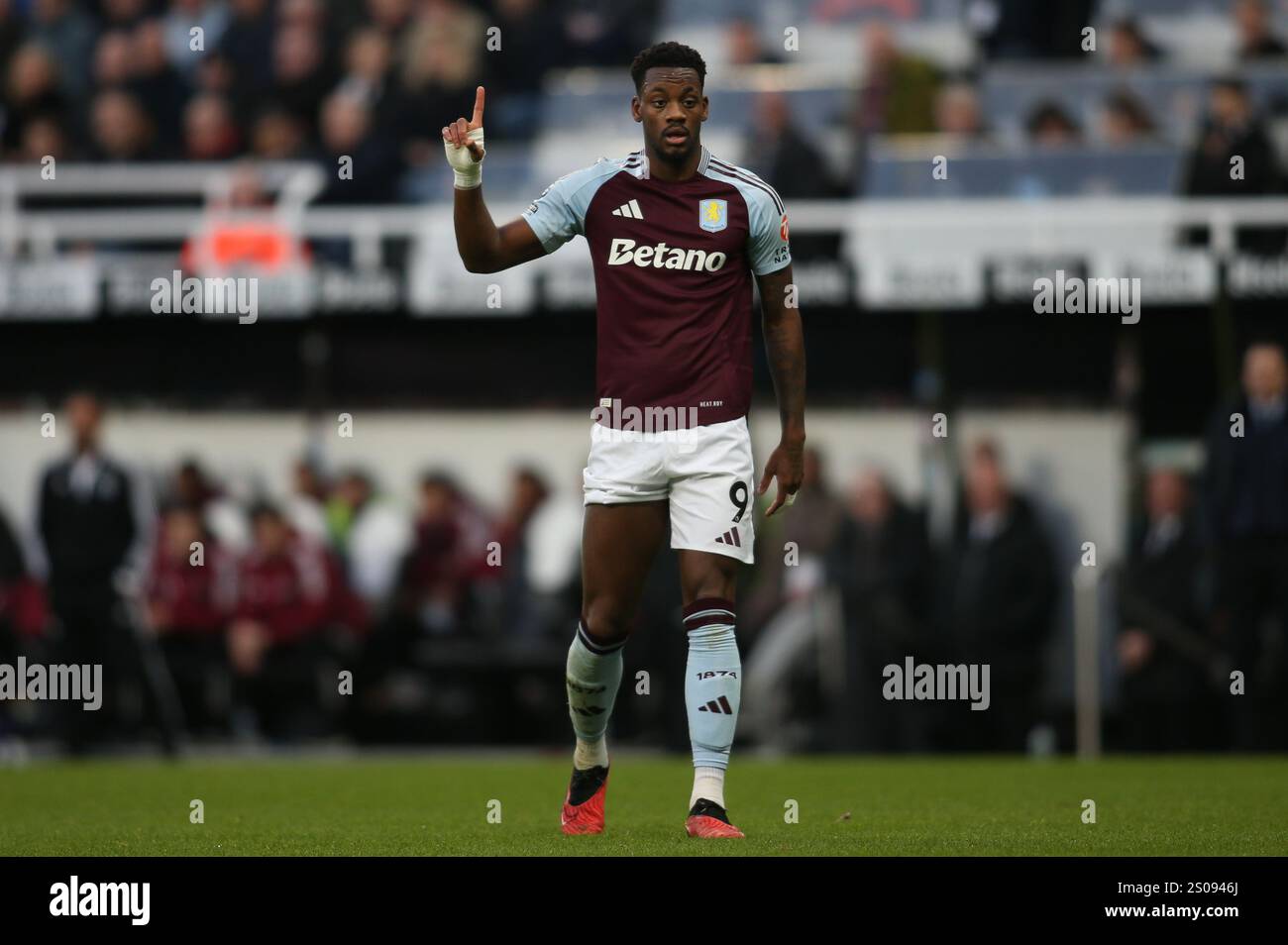 NAsto Villa's Jho Durá durig the Premier League match betwee ewcastle ...