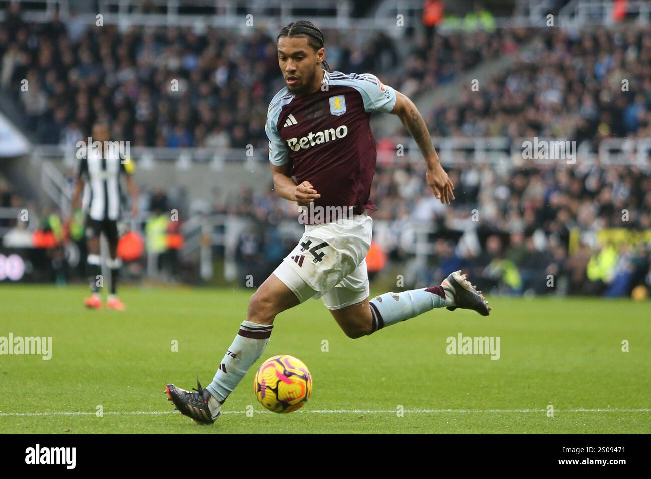 NAsto Villa's Boubacar Kamara durig the Premier League match betwee ...