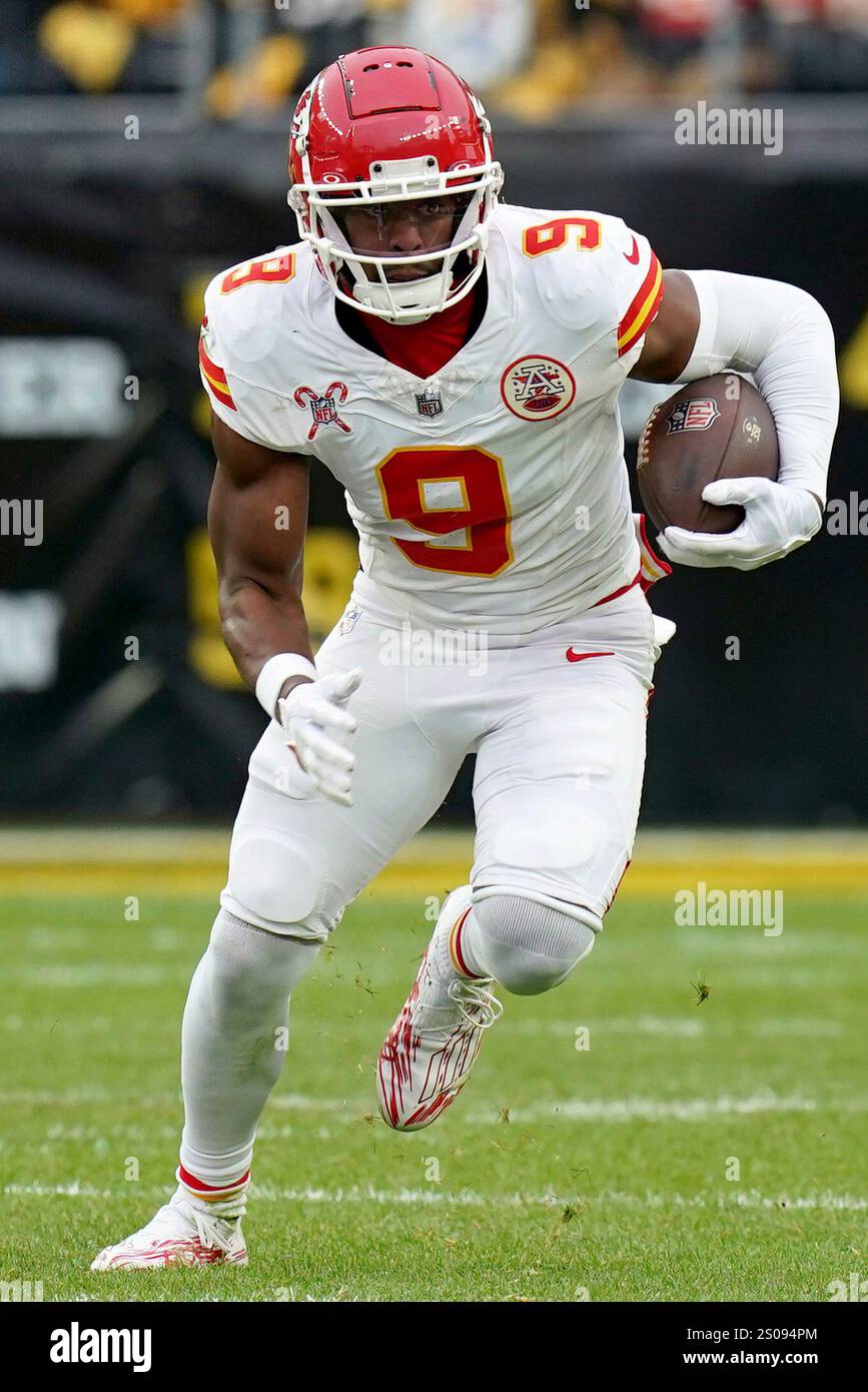 Kansas City Chiefs wide receiver JuJu Smith-Schuster (9) carries during ...