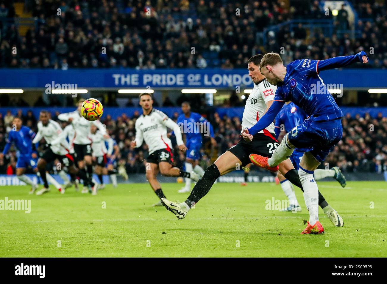 Cole Palmer of Chelsea crosses the ball during the Premier League match ...