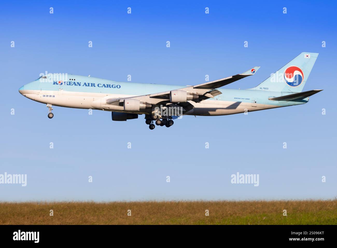 Japan - Tokio, 11 November 2024: Korean Boeing 747 at Narita in Japan ...
