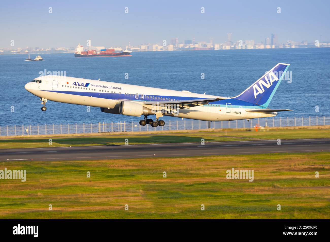Japan - Tokio, 21 November 2024: ANA B767 in Japan Stock Photo - Alamy
