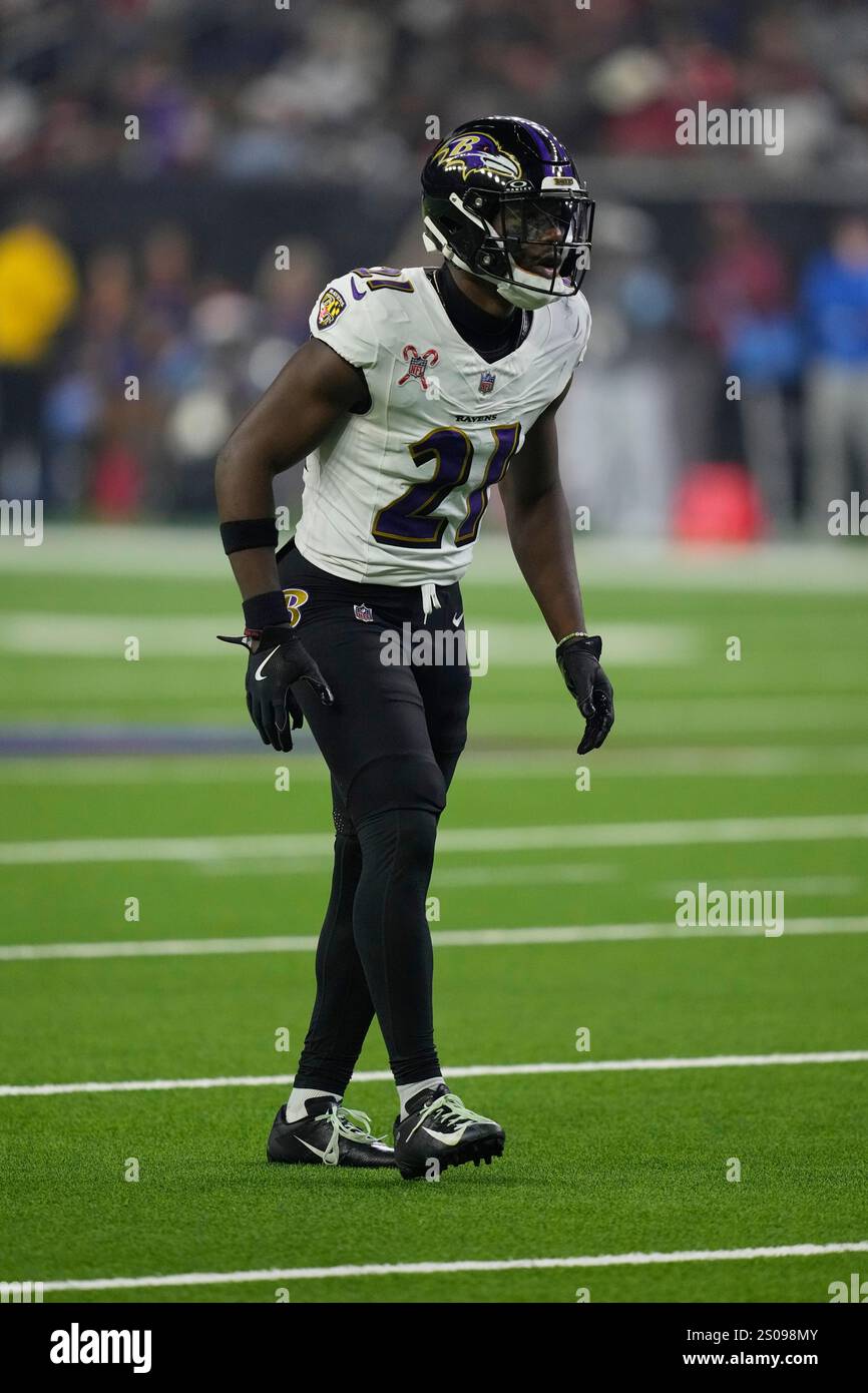 Baltimore Ravens cornerback Brandon Stephens (21) lines up against the ...