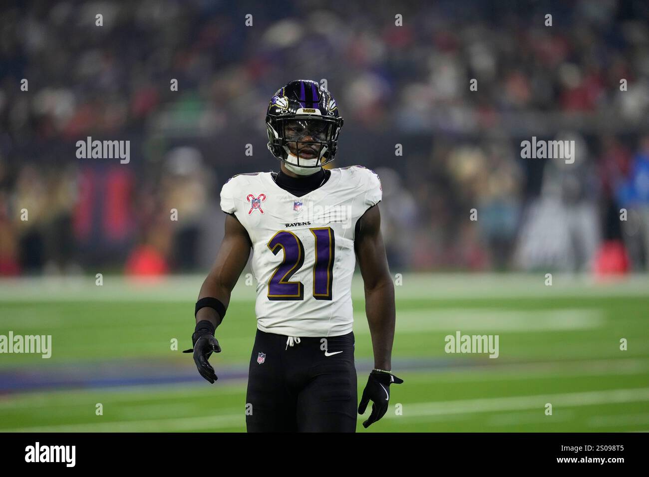 Baltimore Ravens cornerback Brandon Stephens (21) lines up against the ...