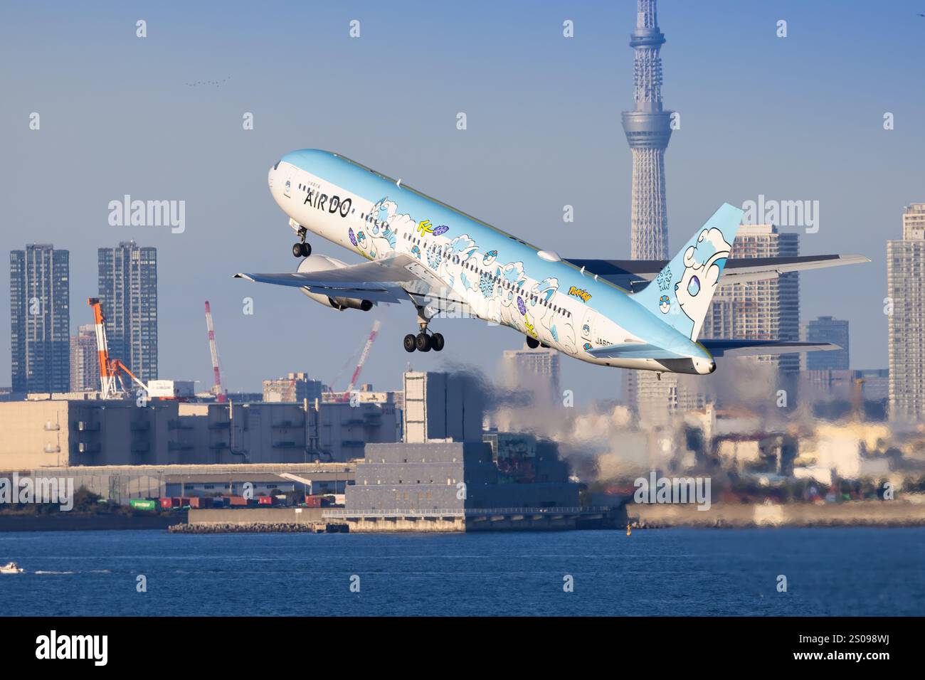 Japan - Tokio, 21 November 2024: Air DO Boeing B767 in Japan Stock Photo - Alamy