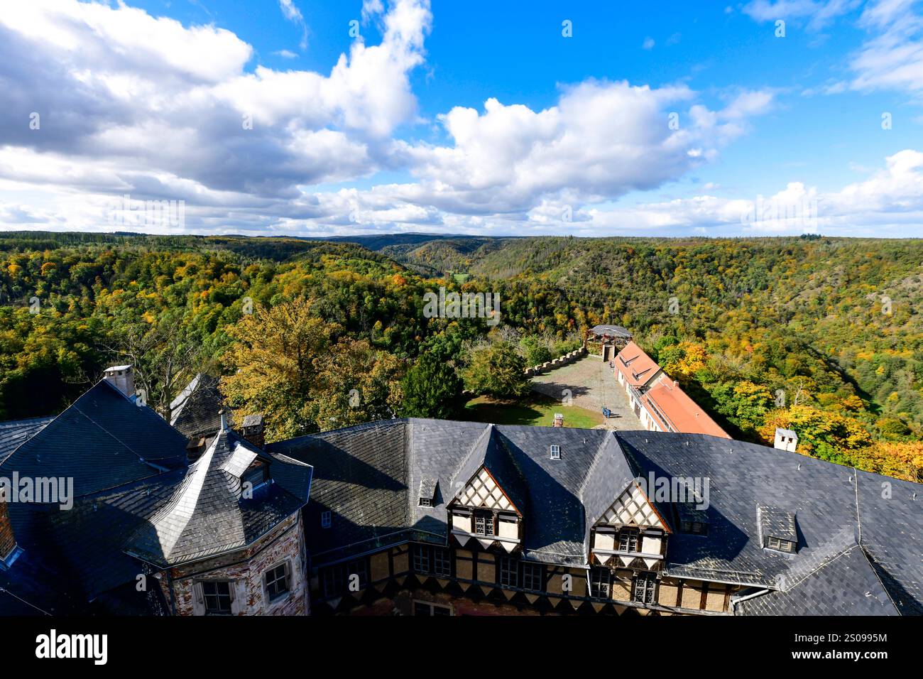 Burg Falkenstein Blick am 11. Oktober 2024 vom Turm der Burg ...