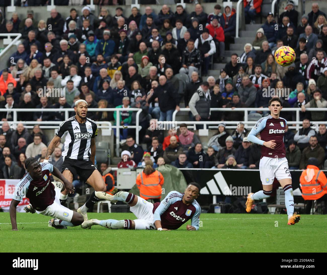 Newcastle Upon Tyne, UK. 26th Dec, 2024. Joelinton of Newcastle United ...