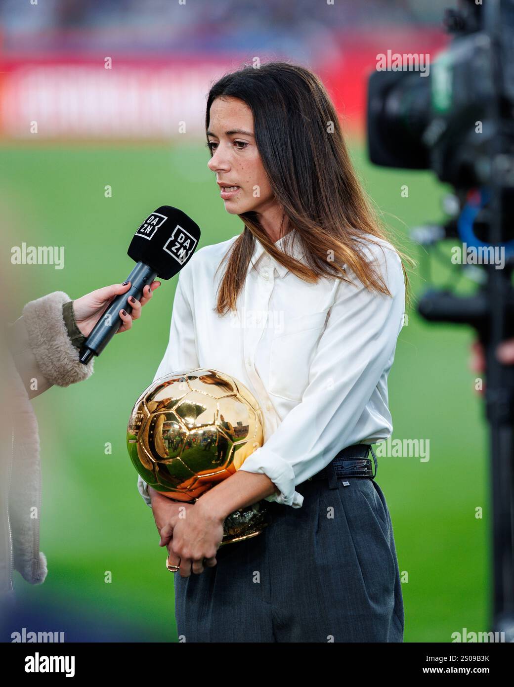 Barcelona, Spain. 3rd November, 2024. Aitana Bonmati poses with the ...