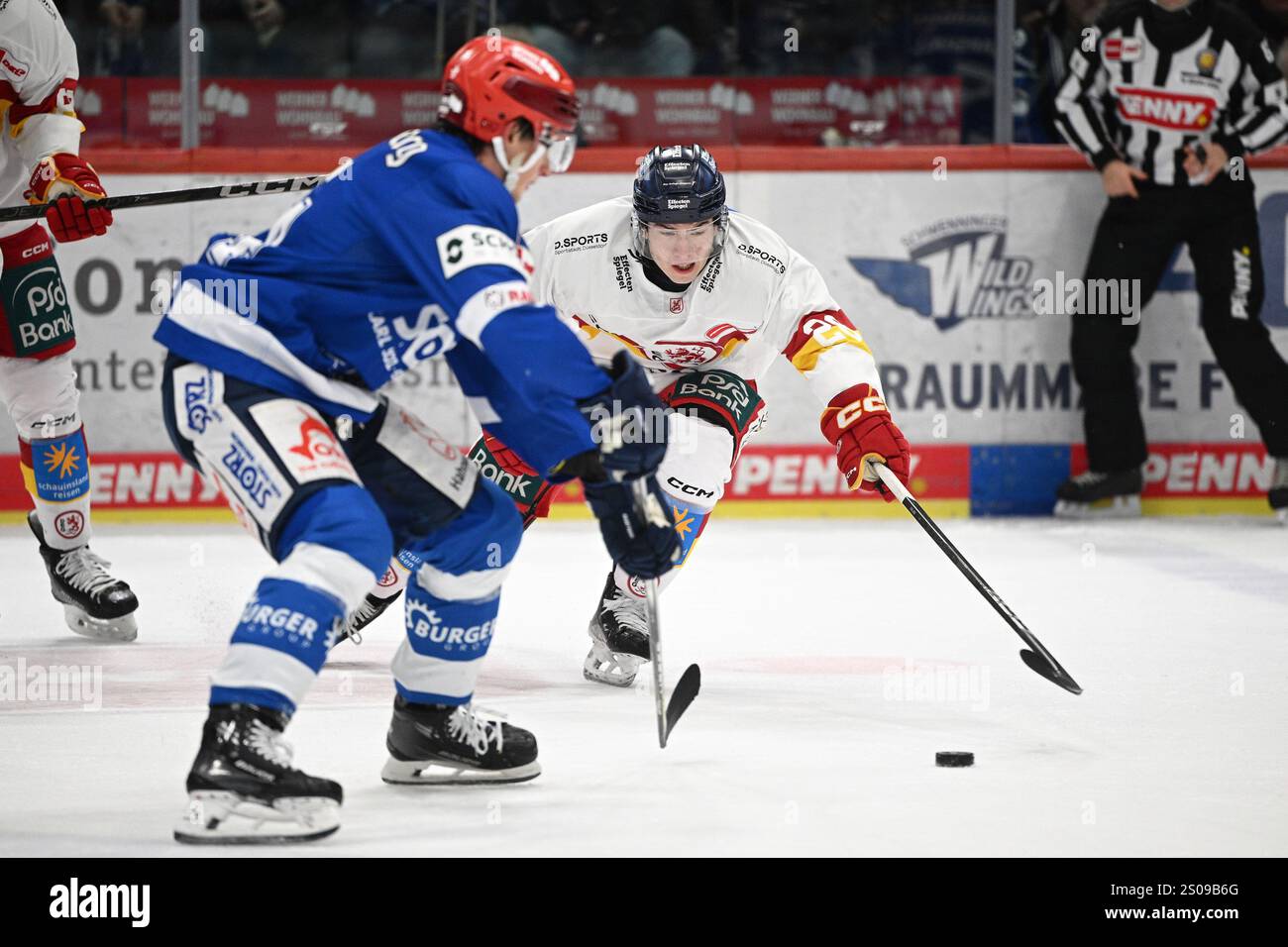 (v.l.n.r.) Boaz Bassen (Schwenninger Wild Wings #64) Alexander Ehl ...