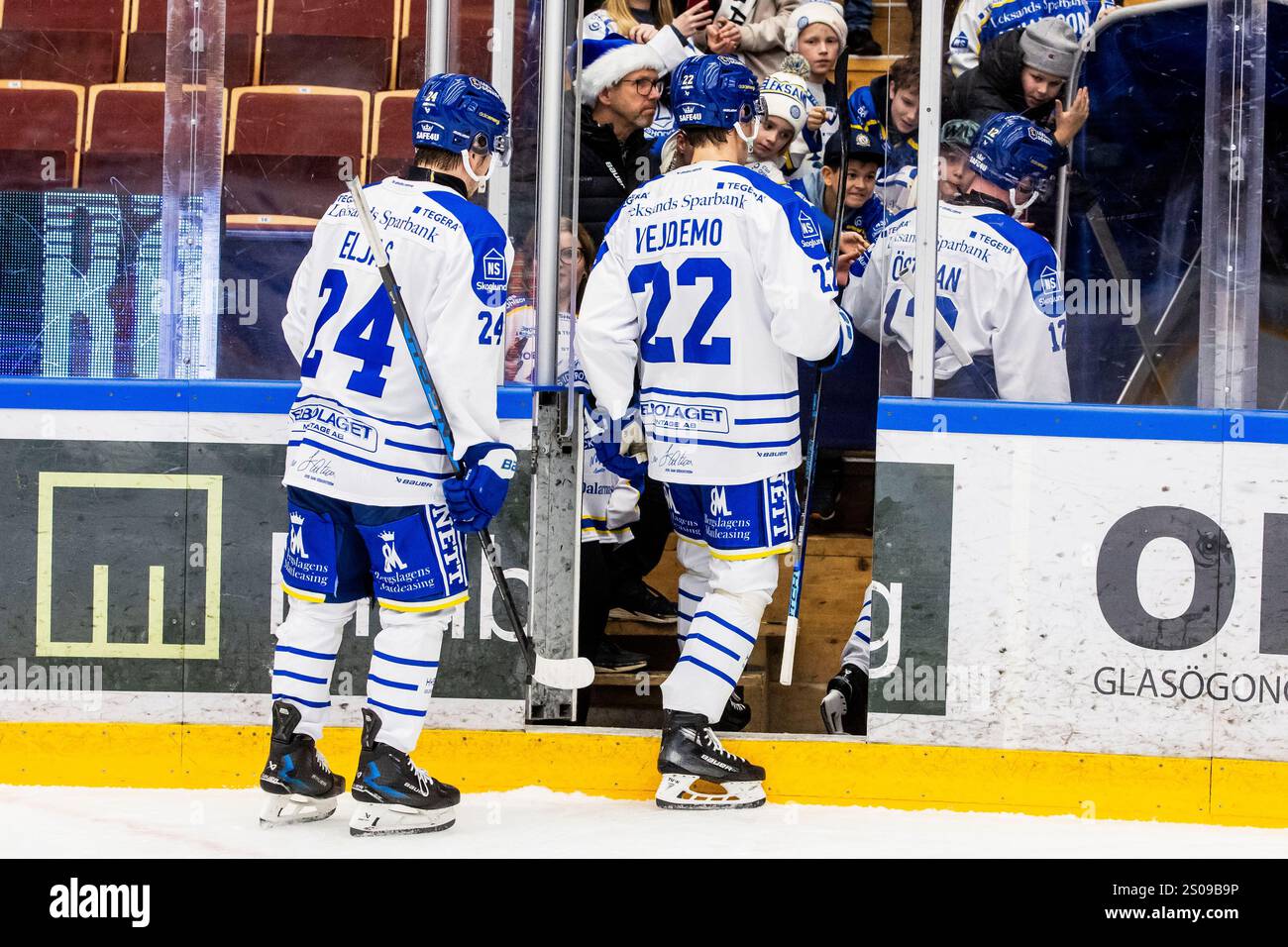 241226 Leksands spelaran deppar efter förlusten under ishockeymatchen i SHL mellan Leksand och ...