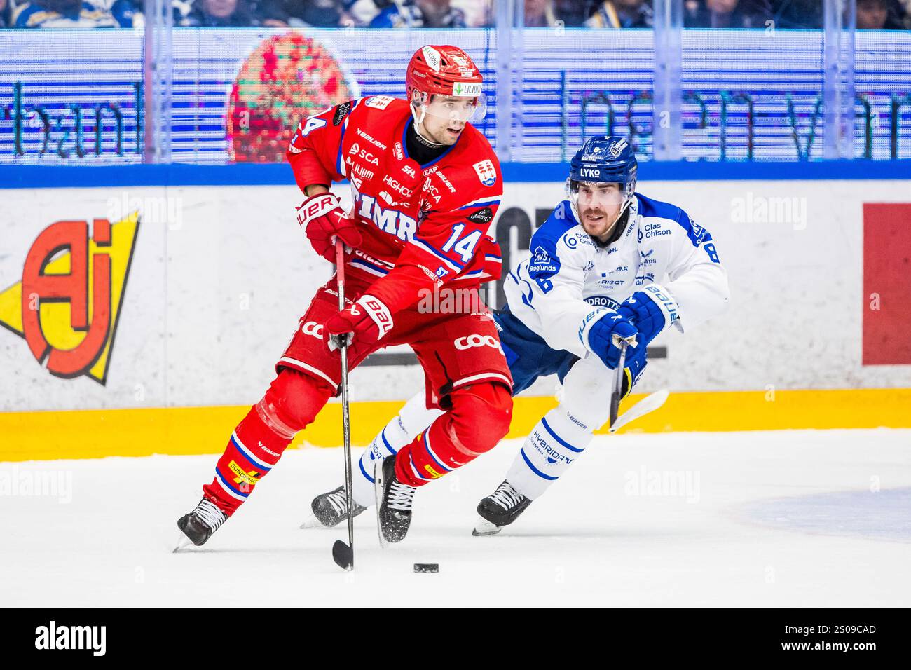 Leksand, Sverige. 26th Dec, 2024. 241226 Timrås Emil Pettersson och Leksands Matt Caito under ...