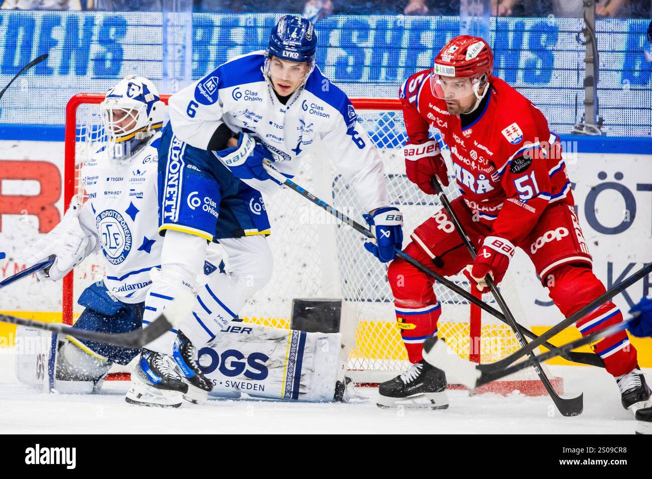 Leksand, Sverige. 26th Dec, 2024. 241226 Leksands Alexander Lundqvist och Timrås Anton Lander ...