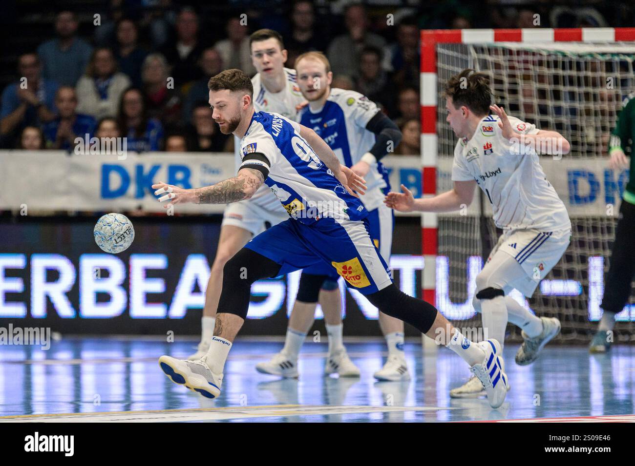 Eisenach, Deutschland. 26th Dec, 2024. Alexander Saul (ThSV Eisenach, #95), Leif Tissier ...