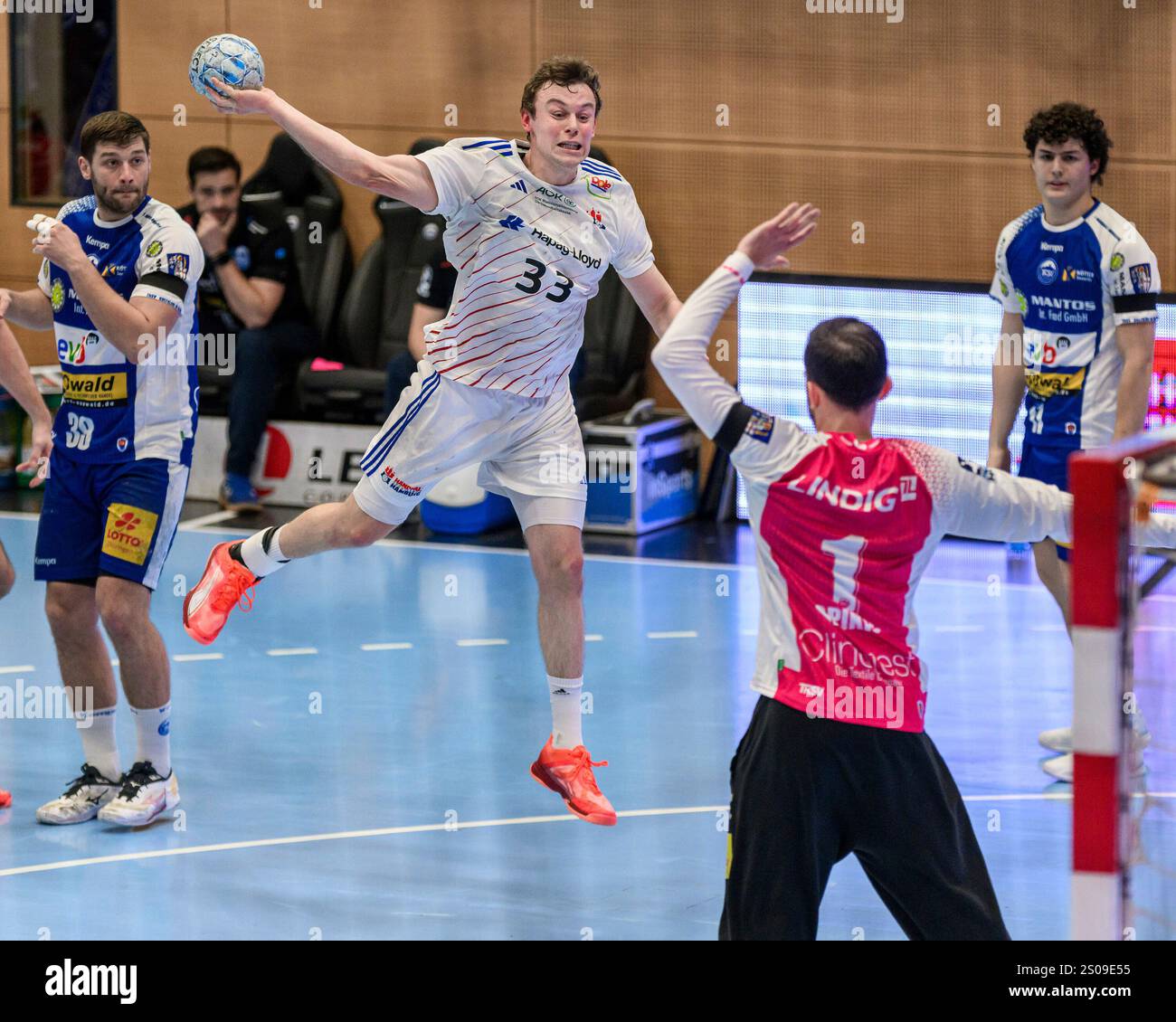 Eisenach, Deutschland. 26th Dec, 2024. Moritz Sauter (Rueckraum Mitte ...