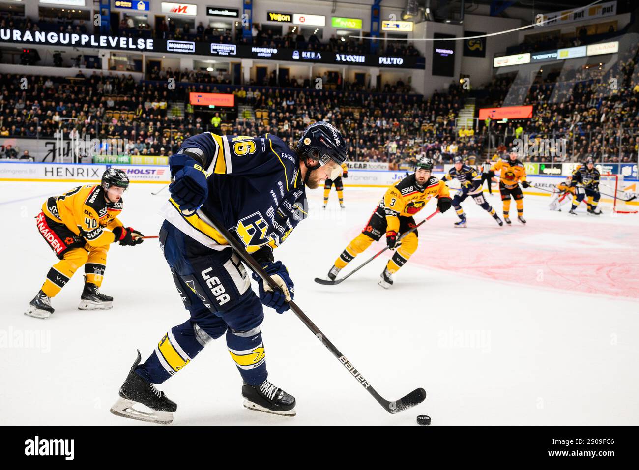 241226 HV71s Joona Luoto under ishockeymatchen i SHL mellan HV71 och ...