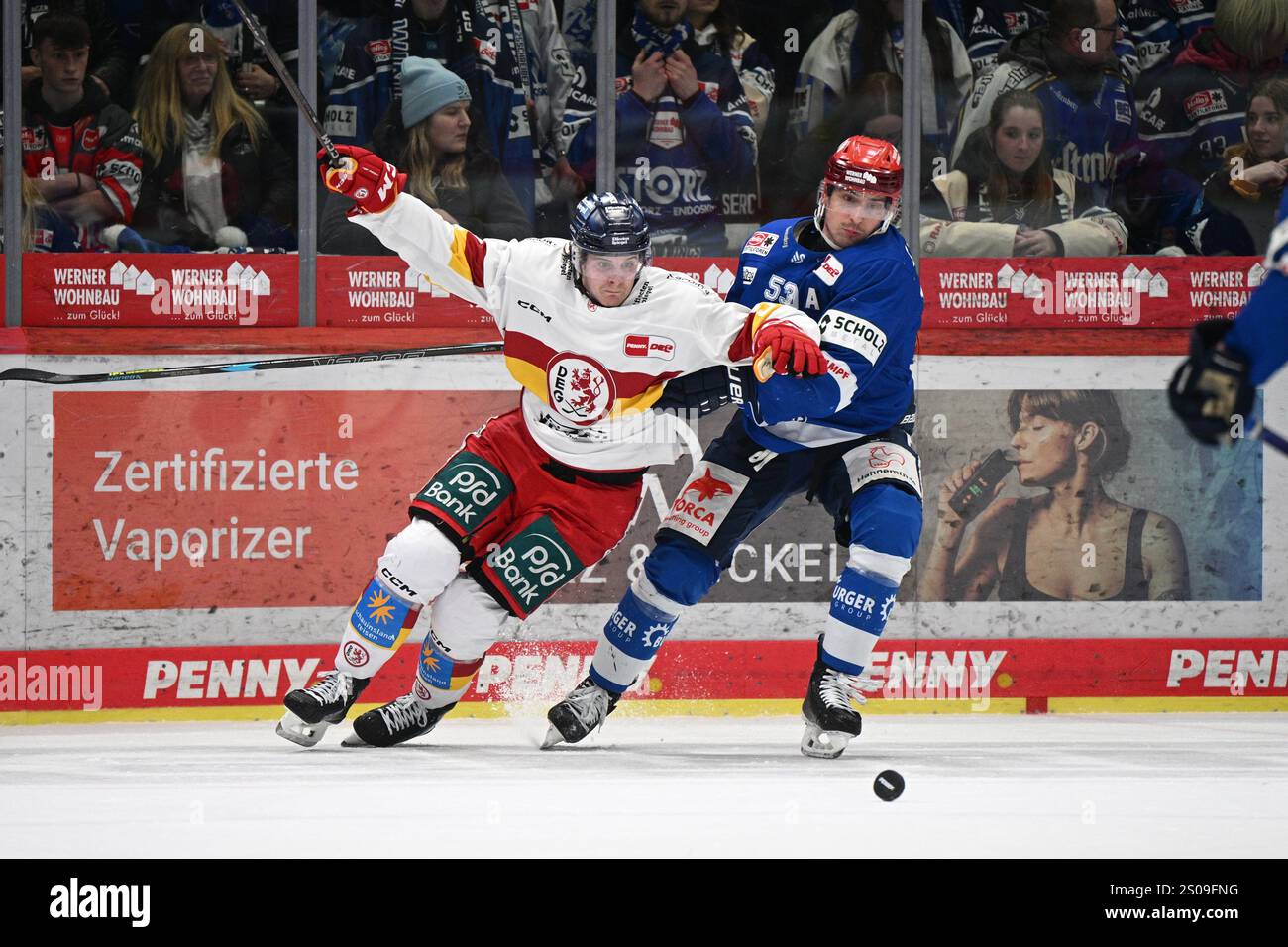 (v.l.n.r.) Tyler Angle (Duesseldorfer EG #94) Alex Trivellato ...