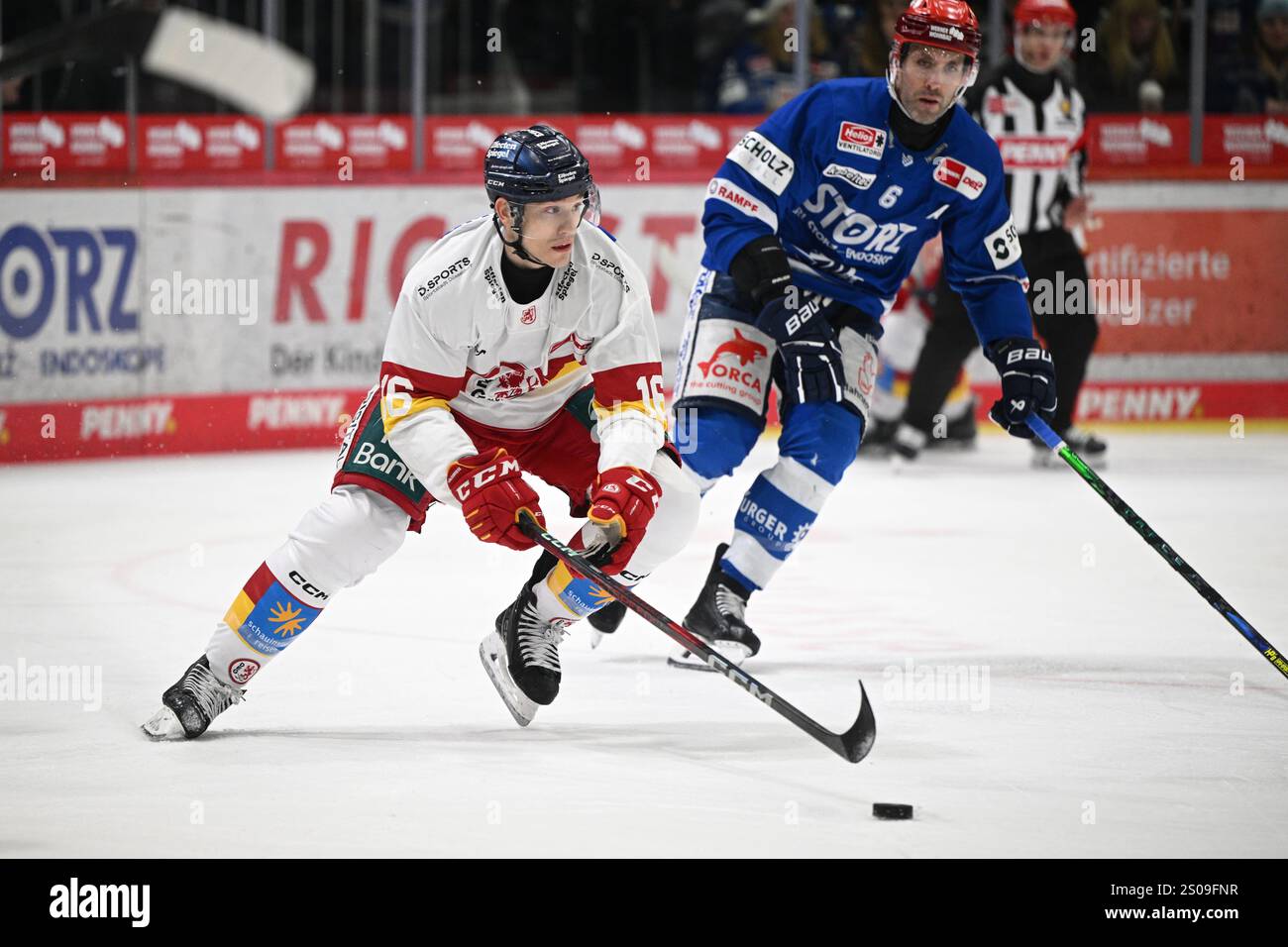 (v.l.n.r.) Kyle Cumiskey (Duesseldorfer EG #16) Daryl Boyle ...