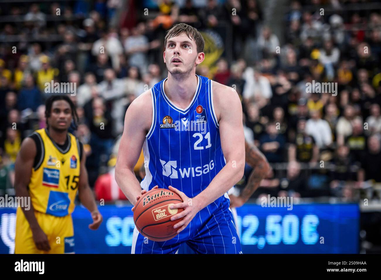 Ludwigsburg, Deutschland. 26th Dec, 2024. Lorenz Brenneke (Frankfurt ...