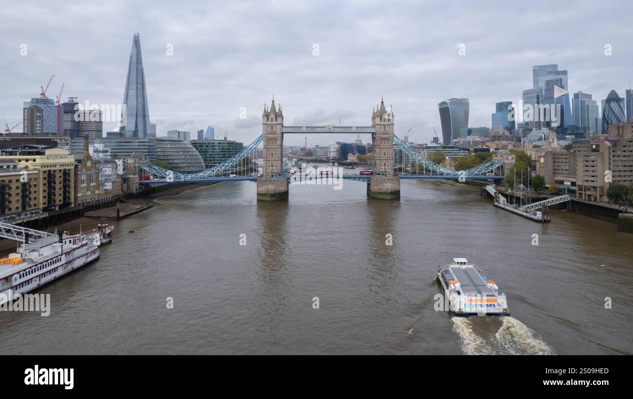 Time lapse boats on river hi-res stock photography and images - Alamy
