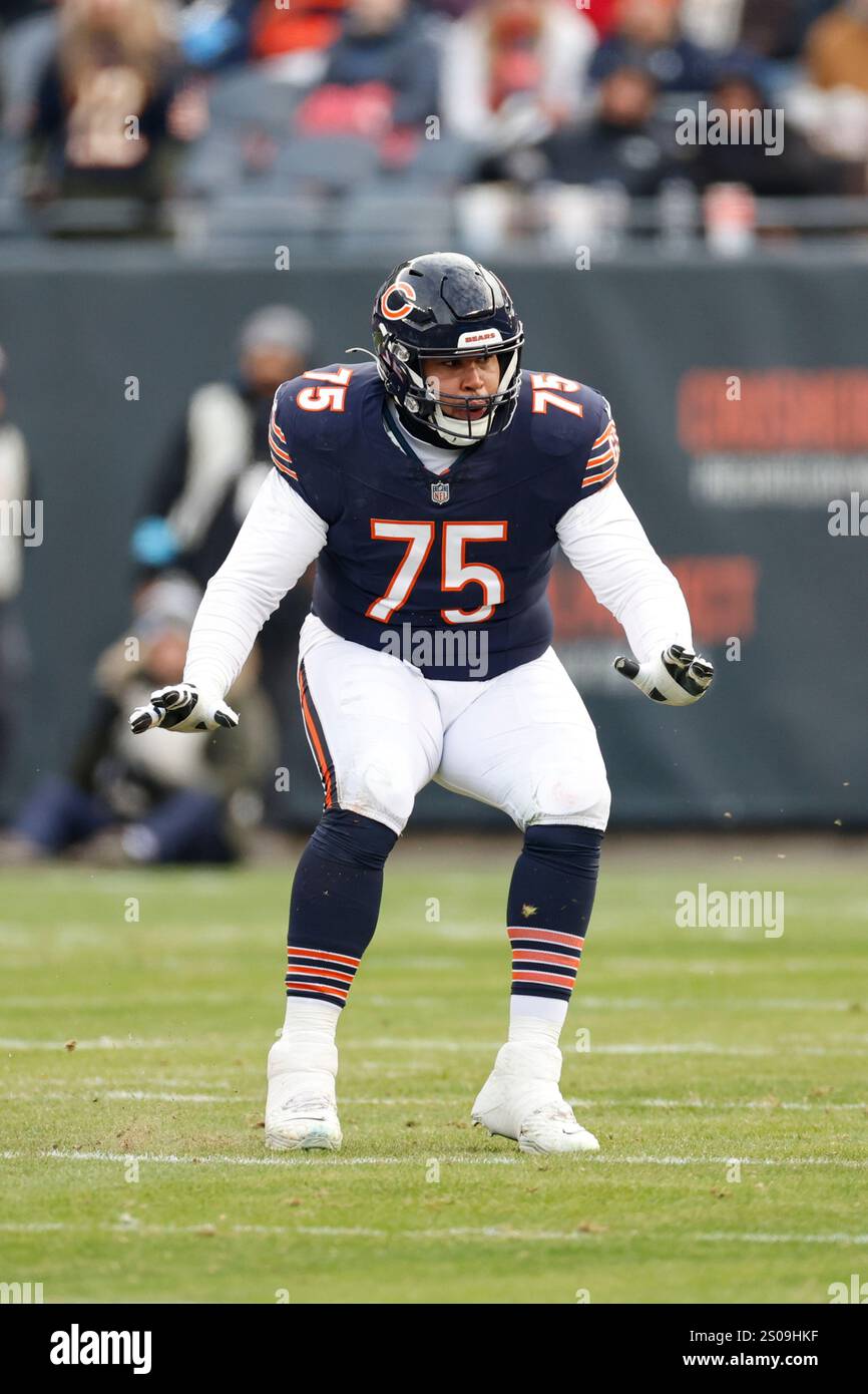 Chicago Bears offensive tackle Larry Borom (75) blocks during the ...