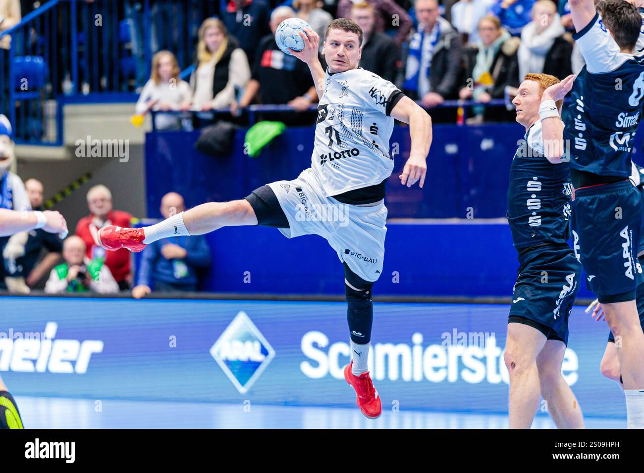 Elias Ellefsen A Skipagotu (THW Kiel, #71) GER, TBV Lemgo Lippe vs. THW ...