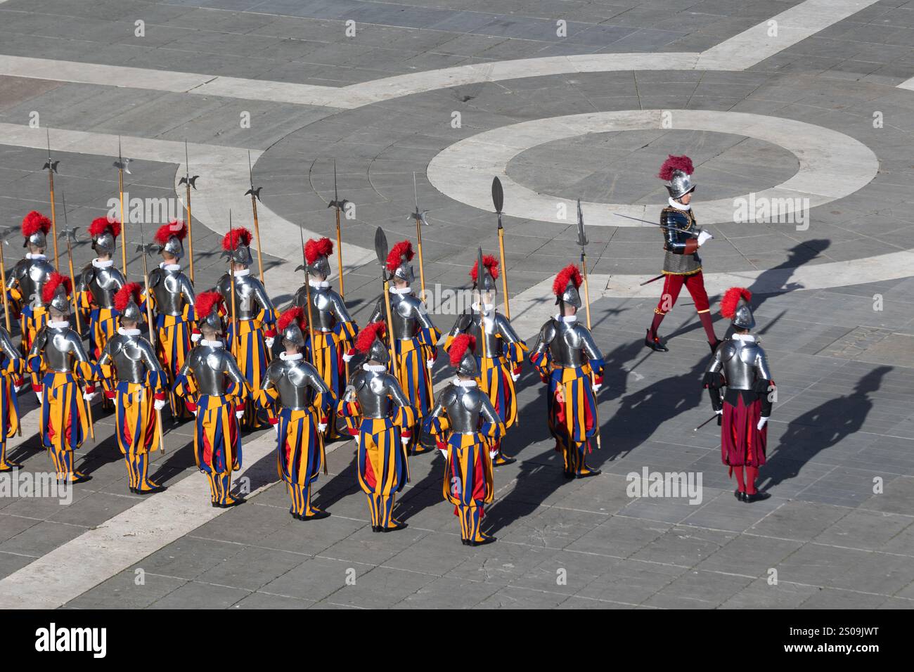Rome, Italy. 25th Dec, 2024. The Swiss Guards on the steps of St. Peter ...