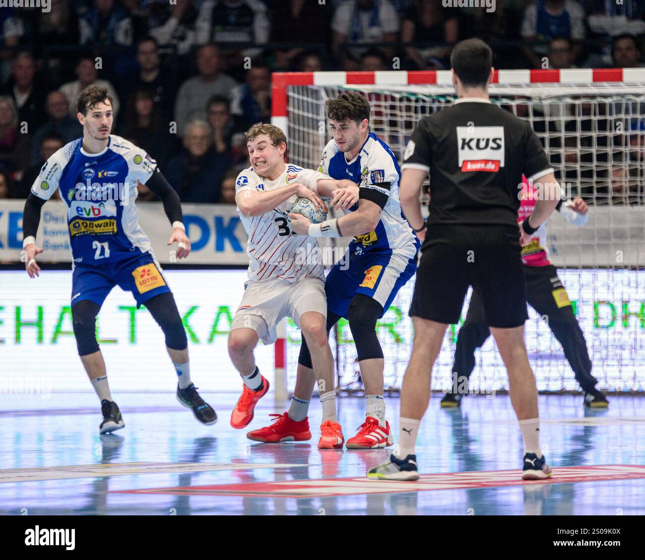 Philipp Meyer (ThSV Eisenach, #27), Moritz Sauter (Rueckraum Mitte, HSV Hamburg, #33), Justin ...