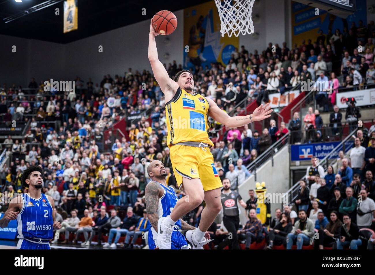 Ludwigsburg, Deutschland. 26th Dec, 2024. Joel Scott (MHP Riesen ...