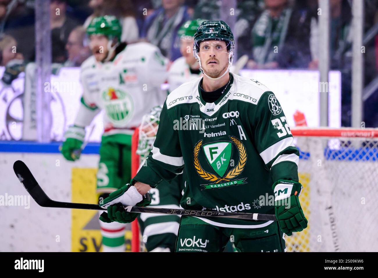 Karlstad, Sverige. 26th Dec, 2024. 241226 Färjestads Magnus Nygren deppar efter 3-2 under ...