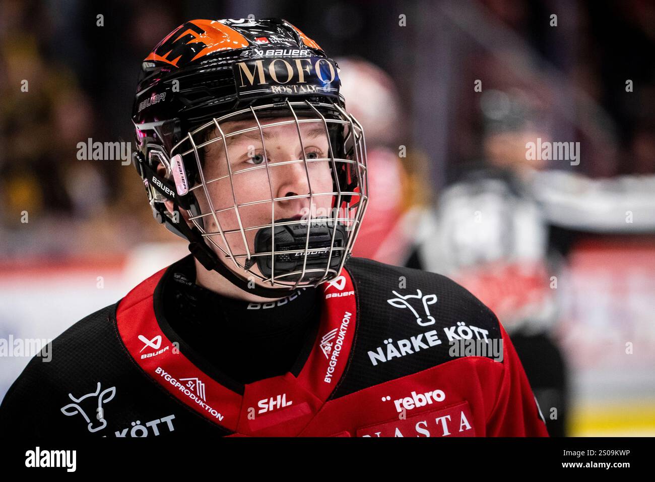 241226 Örebros Theodor Hallquisth under ishockeymatchen i SHL mellan Örebro och Skellefteå den ...