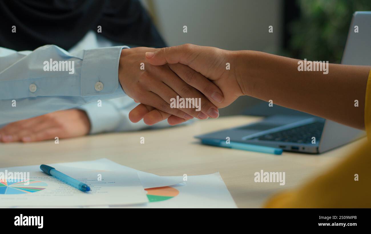 Happy smiling muslim islamic woman in hijab businesswoman recruit ...