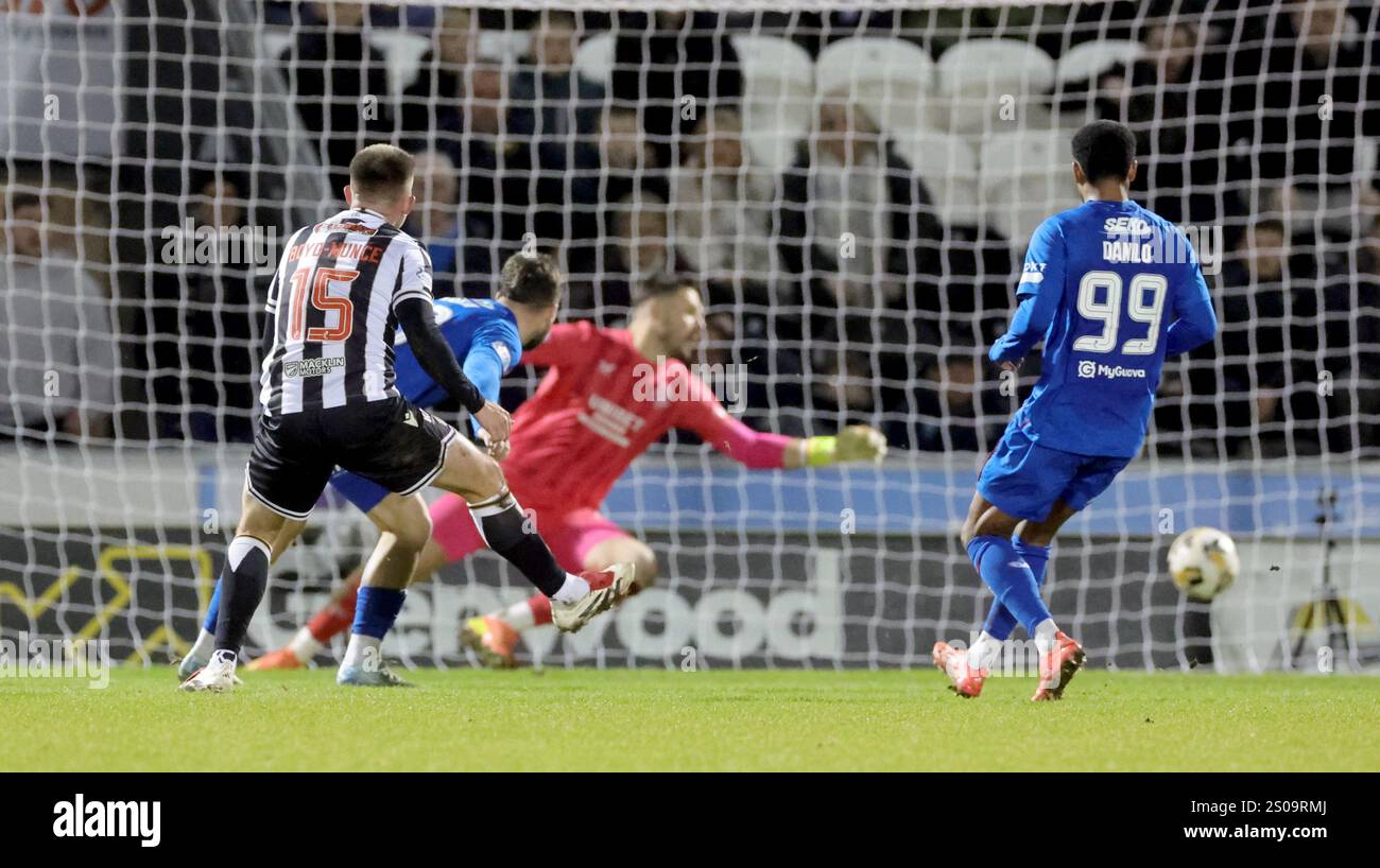 St Mirren's Caolan Boyd-Munce scores their side's second goal of the ...
